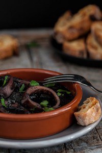 Calamares en su tinta (inktvis in zijn eigen inkt) - Bijzonder Spaans